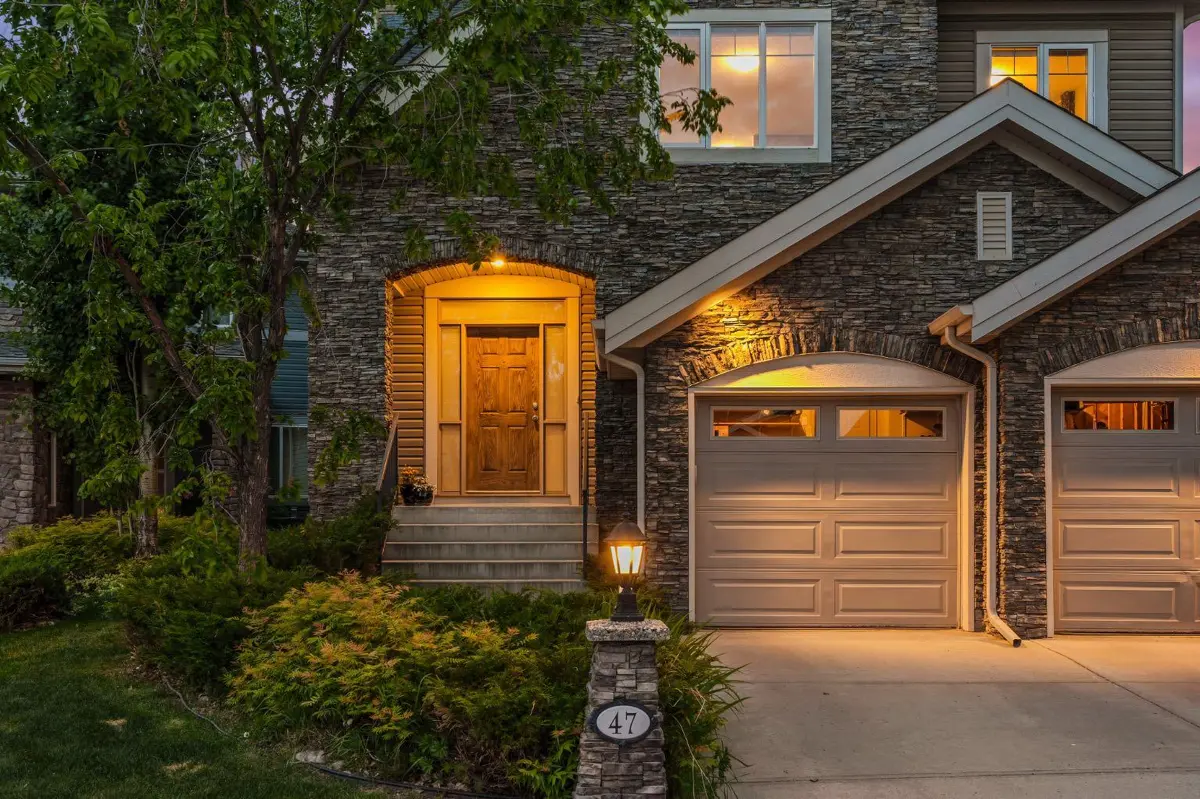 47 Cougar Plateau Place SW, Calgary, Alberta Sold History | HouseSigma