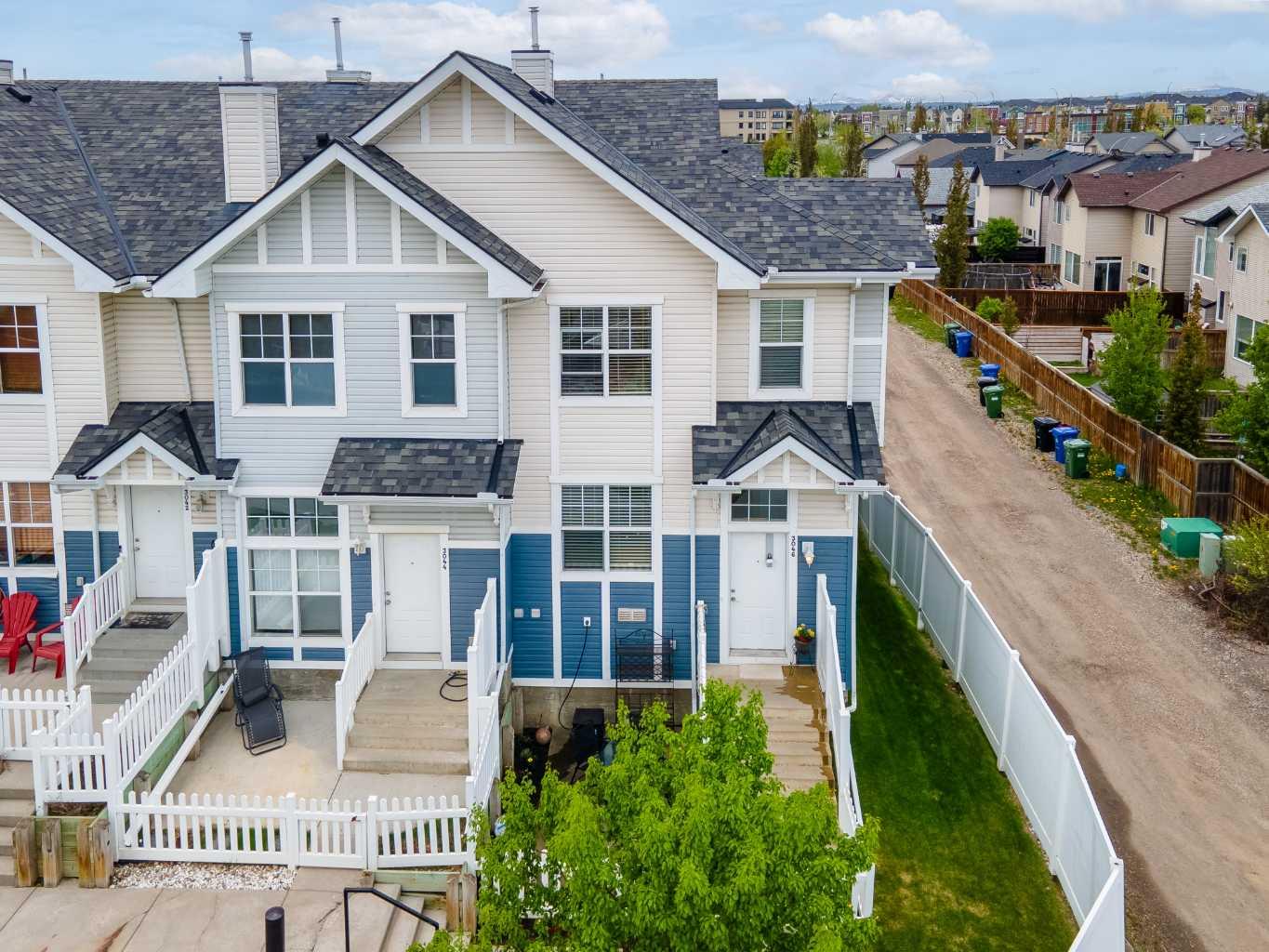 3046 New Brighton Gardens SE, Calgary, Alberta T2Z0A5 Sold History ...