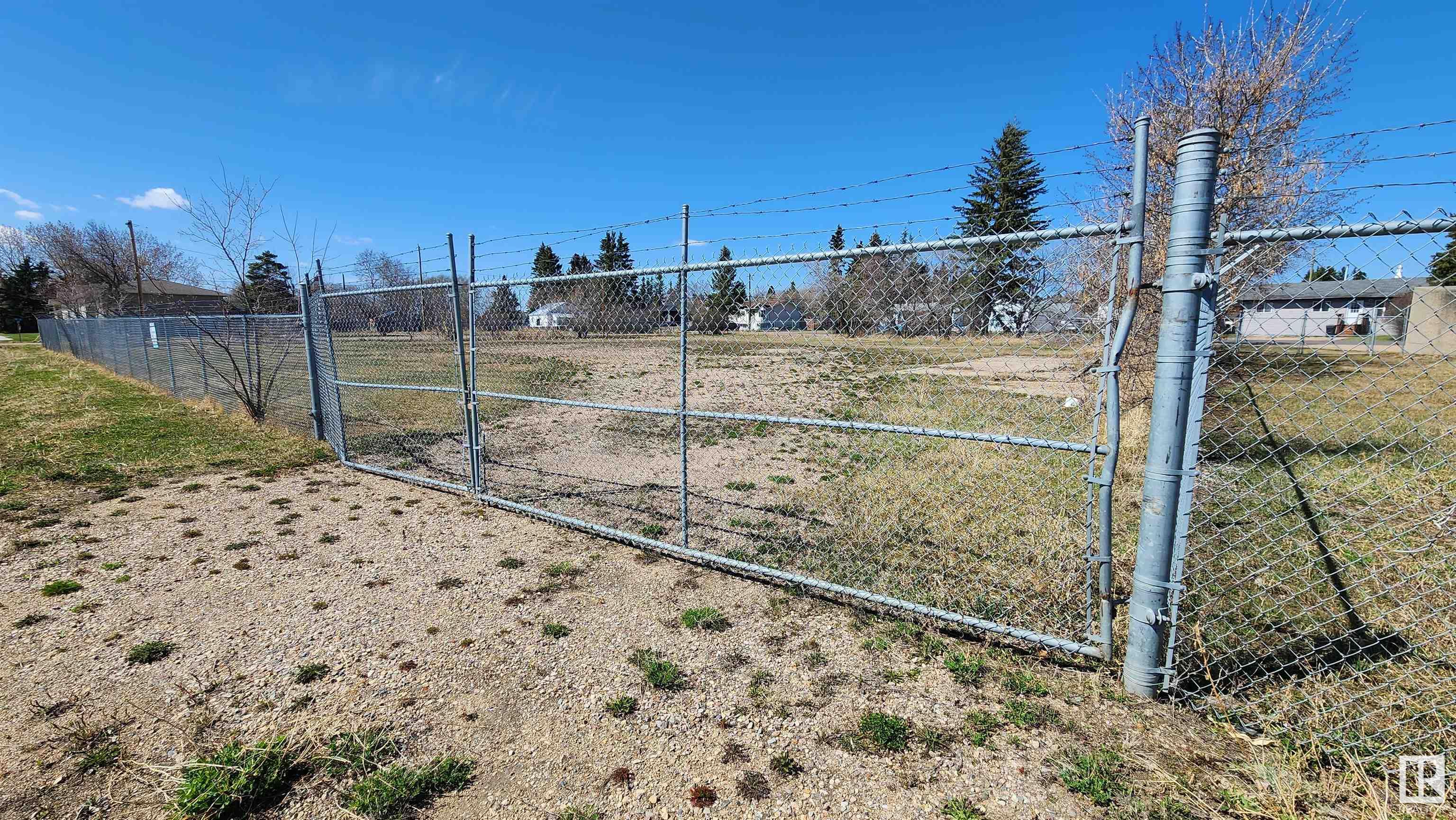 5222-5226 Railway Avenue, Elk Point, Alberta T0A1A0 For Sale | HouseSigma