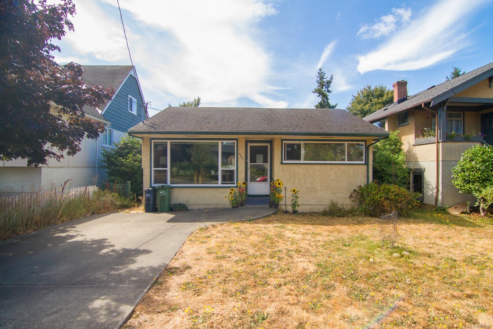 1757 Haultain St, Victoria, British Columbia V8R2L1 Sold History ...