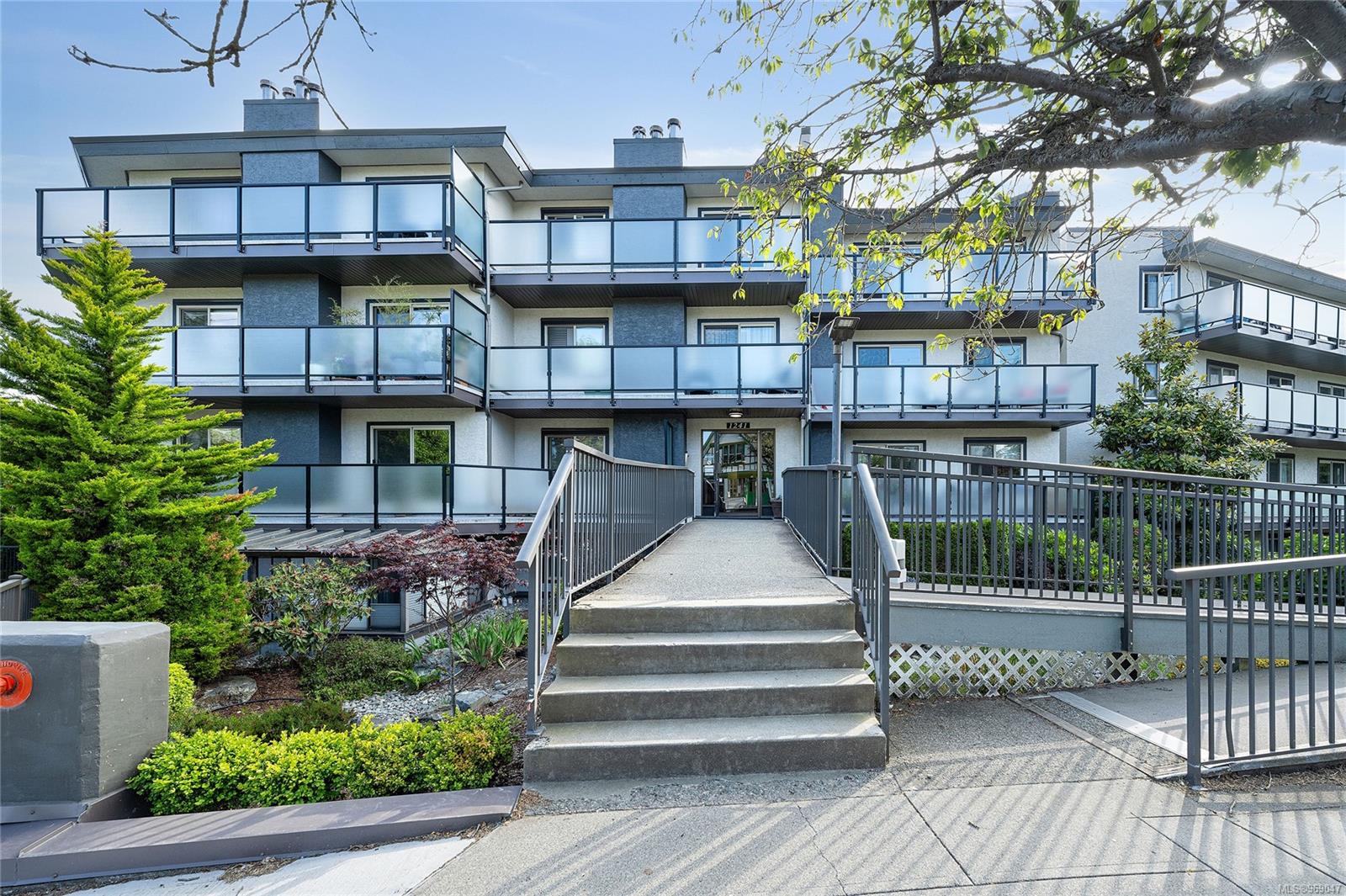 409 - 1241 Fairfield Rd, Victoria, British Columbia V8V3B3 Sold History ...