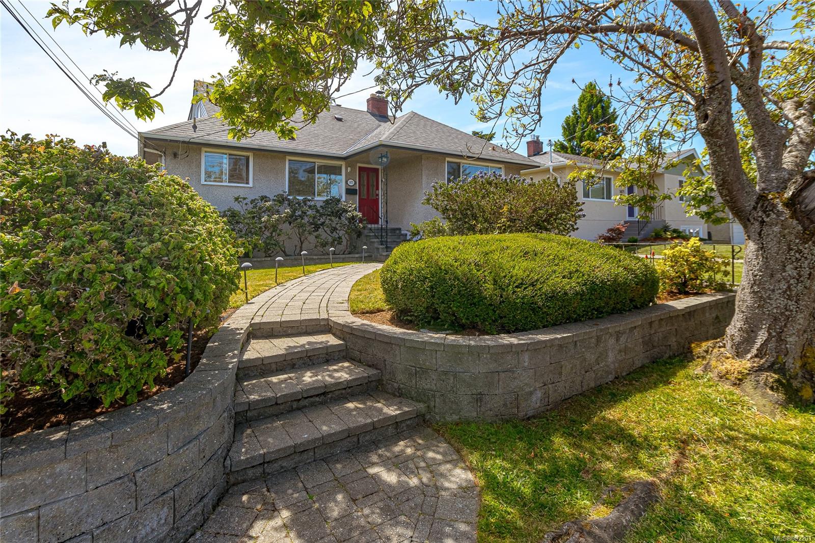 1475 Stroud Rd, Victoria, British Columbia V8T2K7 For Sale | HouseSigma